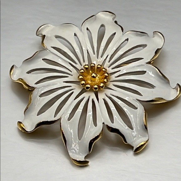 Monet | Jewelry | Vintage Monet White Enamel Flower Brooch | Poshmark